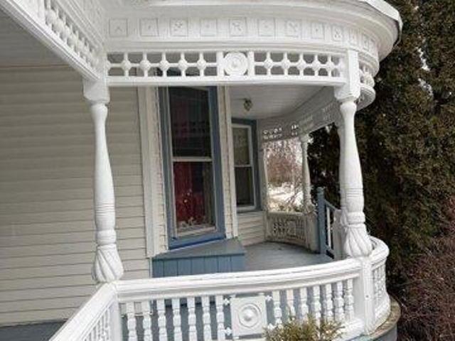 house Auburn ME ES104870167