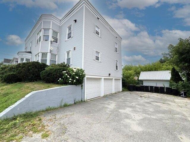 house Auburn ME ES104376242