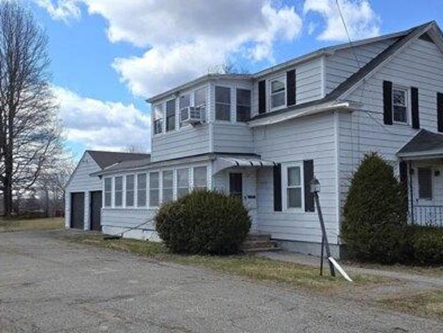 house Auburn ME ES105115740