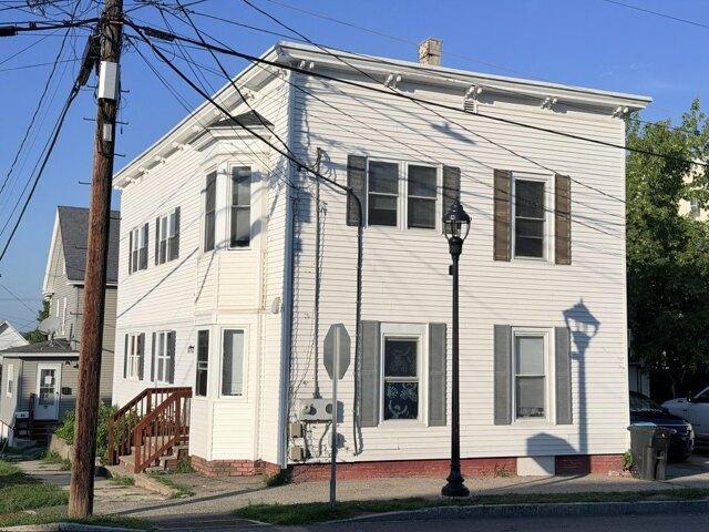 house Auburn ME ES105385864