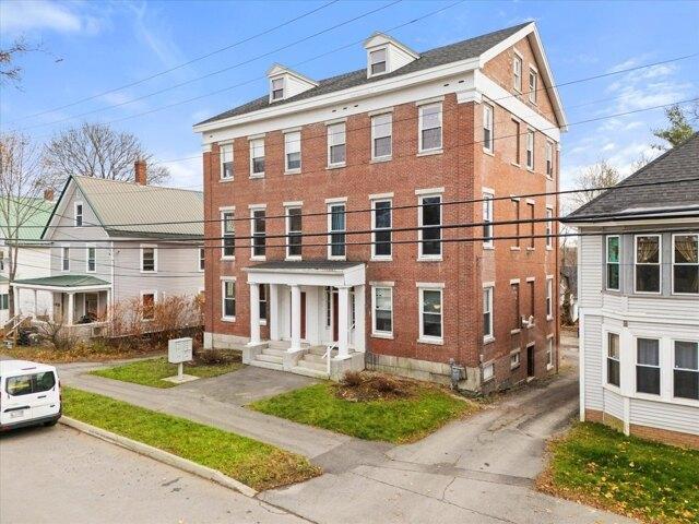 house Bangor ME ES103932102