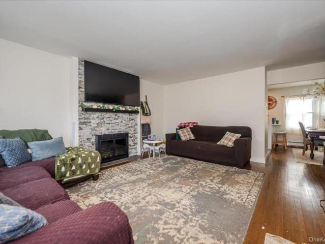 house Babylon NY DLS101445117