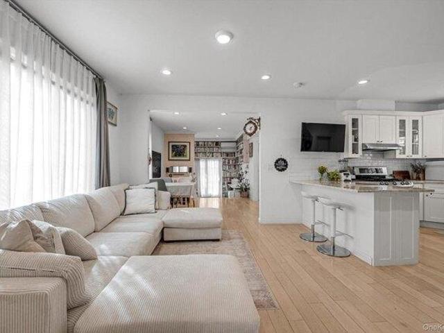house Bayside NY ES105207054