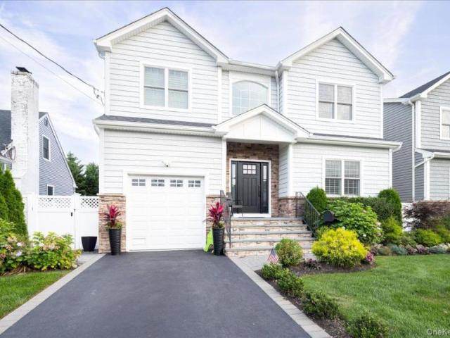 house Bellmore NY ES104563703