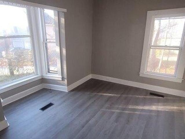 house Bristol NH ES103444489
