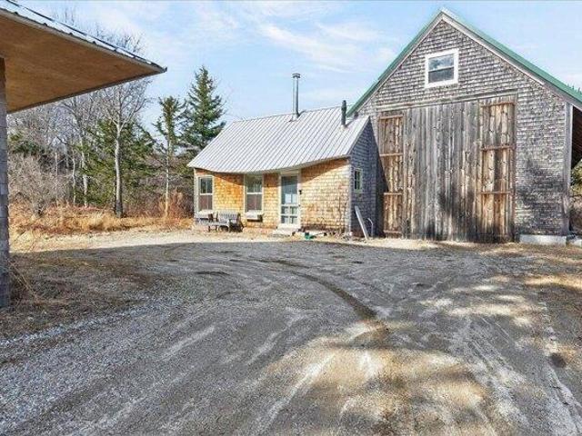 house Castine ME DLS102595895