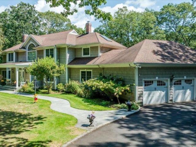 house Cold Spring Harbor NY DS101253829