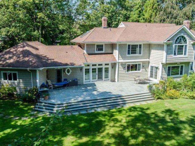 house Cold Spring Harbor NY ES101253829