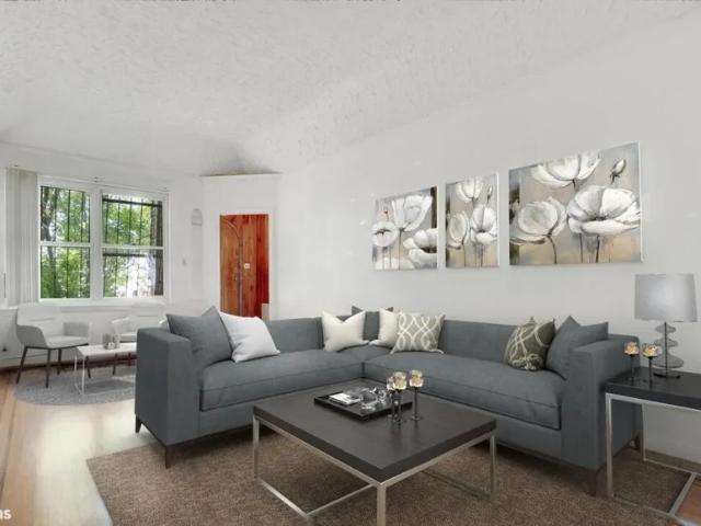 house Corona NY ES102752809