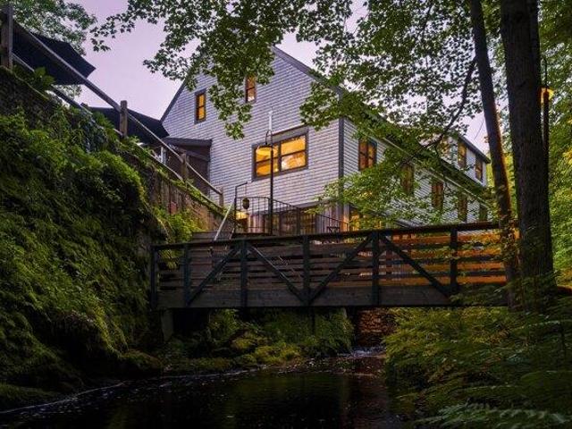 house Cumberland ME ES105233926