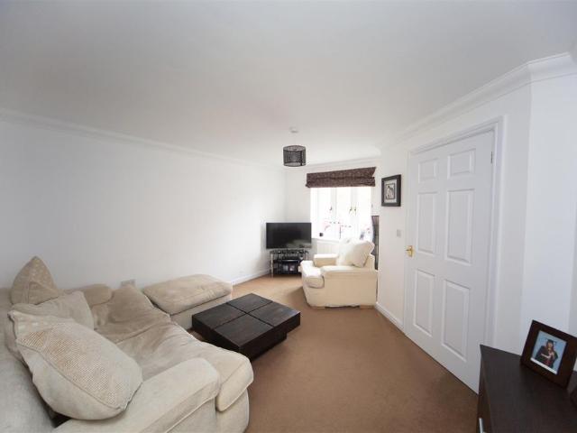 House Detached For Rent Wyncliffe Gardens, Cardiff