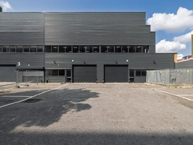 House Ealing Greater London LS99571850