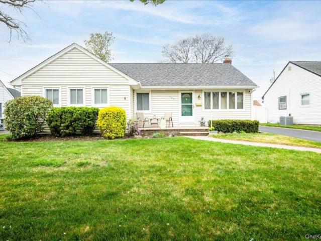 house East Meadow NY DS101614195