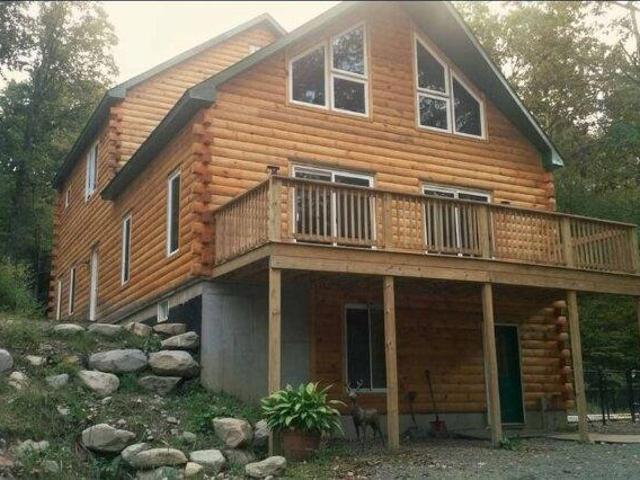 house East Chatham NY ES104908664
