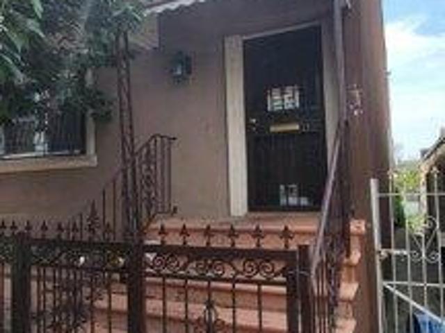 house East Elmhurst NY ES104905731