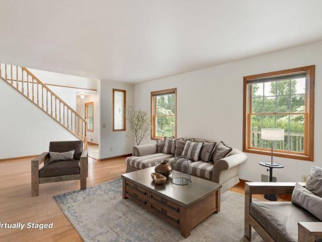 house Edwardsburg MI ES104681696