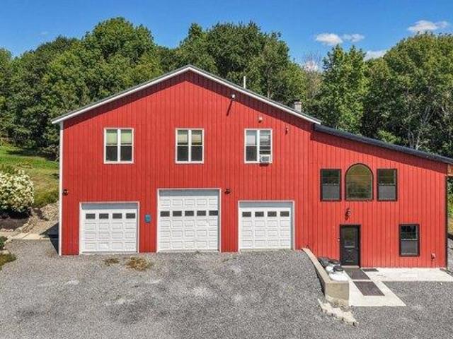 house Fairfield ME ES105404209