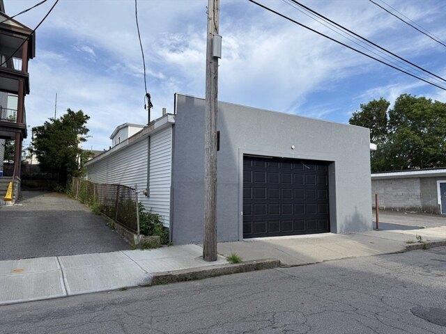 house Fall River MA DS103162241