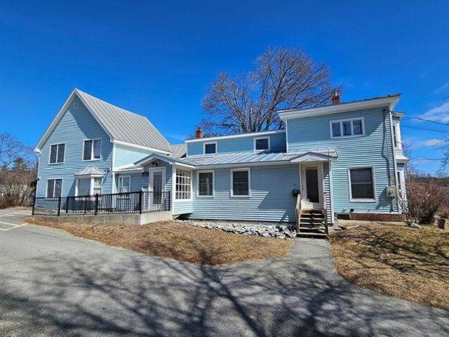 house Farmington ME ES104852782