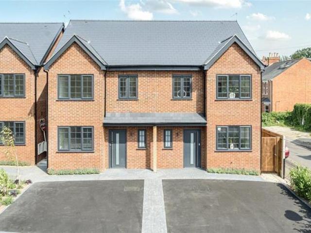 House Farnborough Hampshire LS98834989