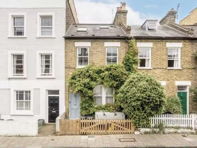 House for sale in Wadham Road, London, SW15 Ref 229189