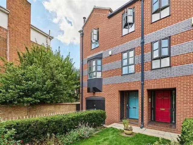 House for sale in West Lane, London, SE16 Ref 230279