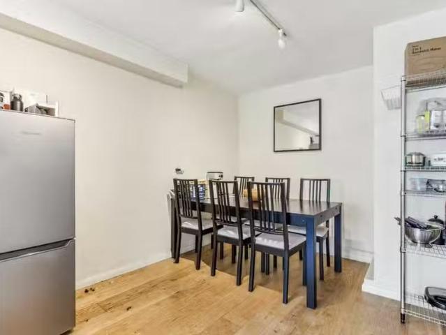 House for sale in Acanthus Road, London, SW11 Ref 235258