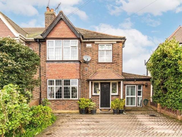 House for sale in Alderney Avenue, Hounslow, TW5 Ref 223078