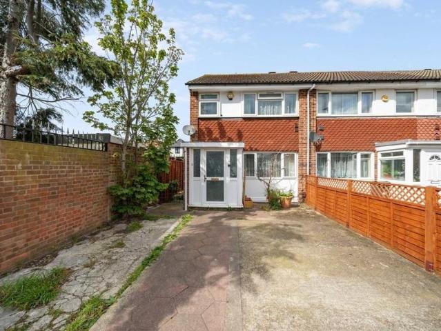 House for sale in Channel Close, Hounslow, TW5 Ref 224113