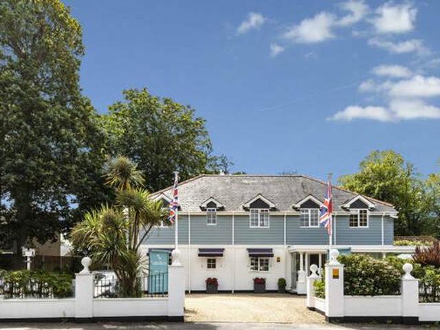 House for sale in CHRISTCHURCH Dorset BH23