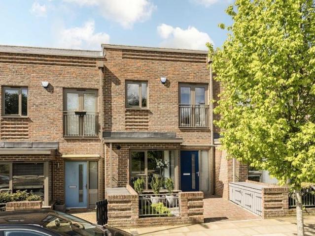 House for sale in John Hunter Avenue, London, SW17 Ref 224381