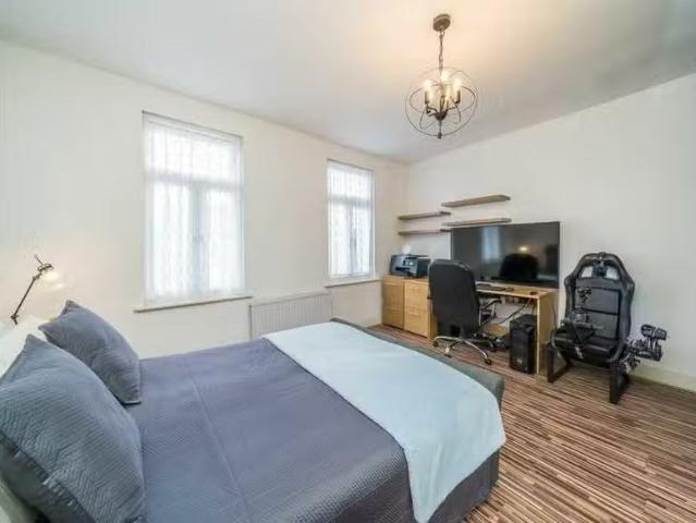 House for sale in Linkfield Road, Isleworth, TW7 Ref 234917