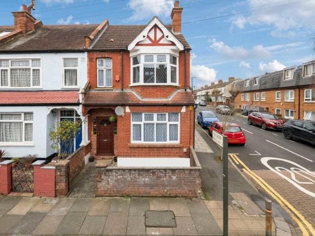 House for sale in Links Road, London, SW17 Ref 221419