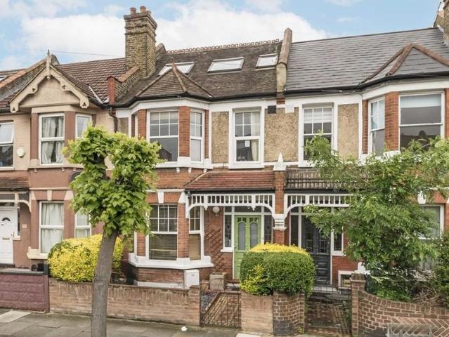 House for sale in Links Road, London, SW17 Ref 226158