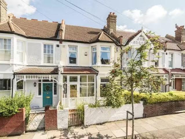House for sale in Links Road, London, SW17 Ref 229539