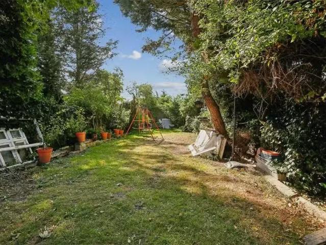 House for sale in Meadow Waye, Hounslow, TW5 Ref 233964