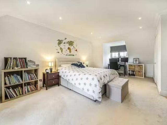 House for sale in Somerset Road, London, SW19 Ref 235482