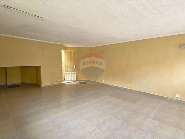 House for rent, 3 suites, 380m² for commercial or residential use
