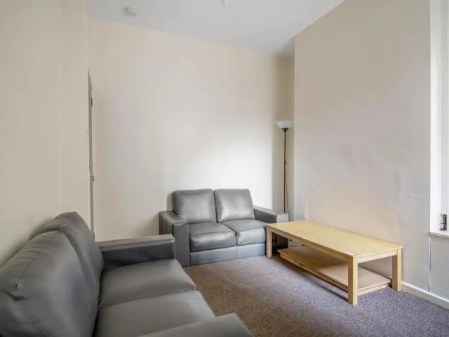 house for rent at 63 Sandhurst Gardens, Belfast, Antrim, BT9 5AX, England