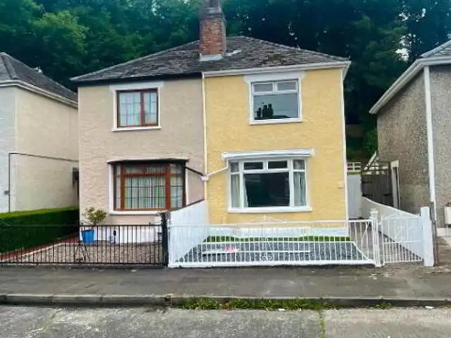 house for rent at 64 Fortwilliam Crescent, Belfast, Antrim, BT15 3RD, England