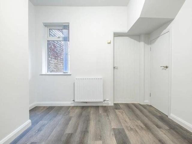 house for rent at 39 Brookland Street, Belfast, Antrim, BT9 7FZ, England