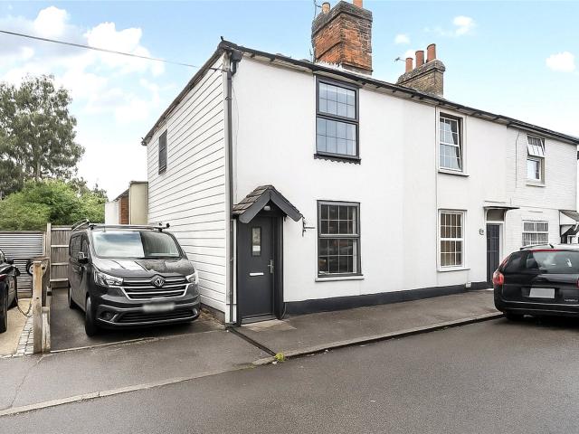 House for rent at A charming 2 bedroom end of terrace character house with a south west facing garden, situated in a sought after central Sevenoaks location 0.7 miles from the mainline station