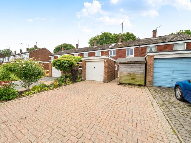 House for rent at Corsletts Avenue, Broadbridge Heath, Horsham, RH12