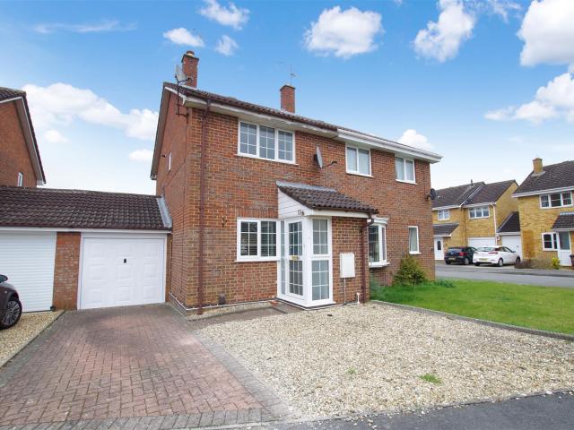 house for rent at Foxglove Road, Swindon United Kingdom