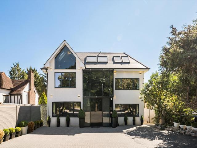 house for rent at house Waggon Road, Barnet, EN4