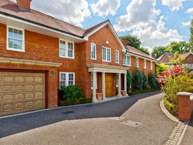house for rent at house White Lodge Close, London, N2