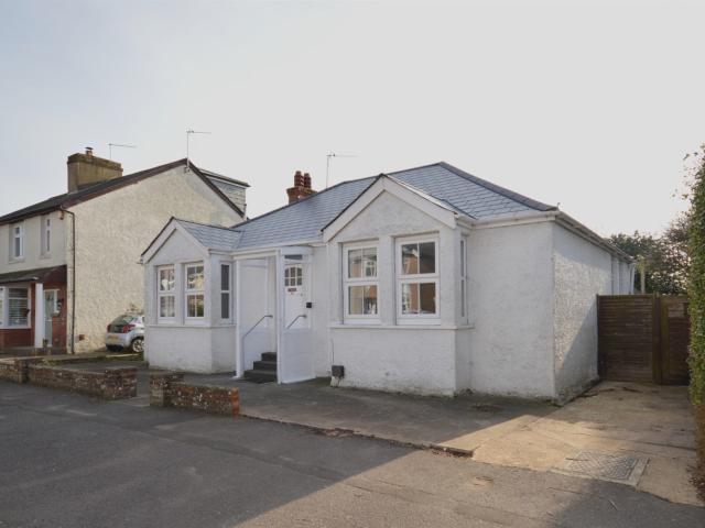 House for rent at Kings Avenue, Chichester, PO19