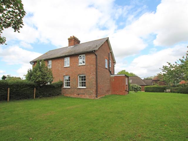 House for rent at Manor Farm Cottages, Appledram Lane South, Chichester, PO20
