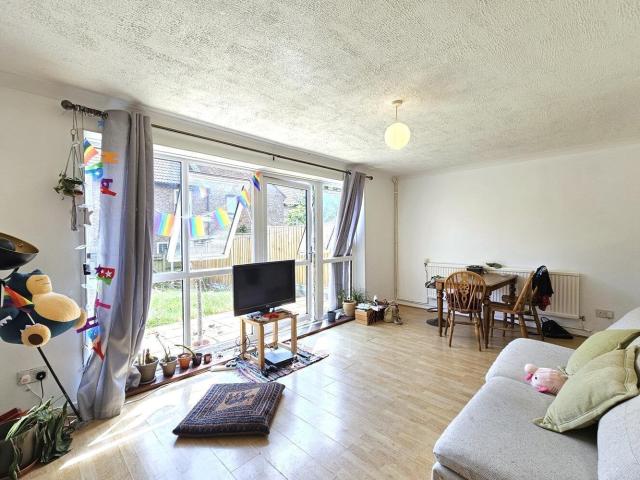 house for rent at Old Farm Road, N2 9, United_kingdom
