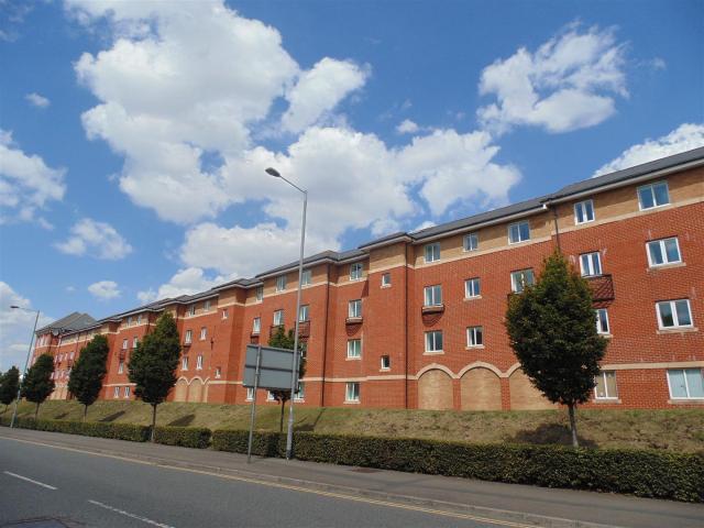 house for rent at Saltash Road, Swindon United Kingdom